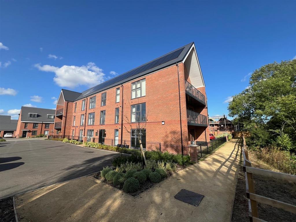 Old Wharf Road, Stourbridge, DY8 4FQ 1 bed apartment - £155,000