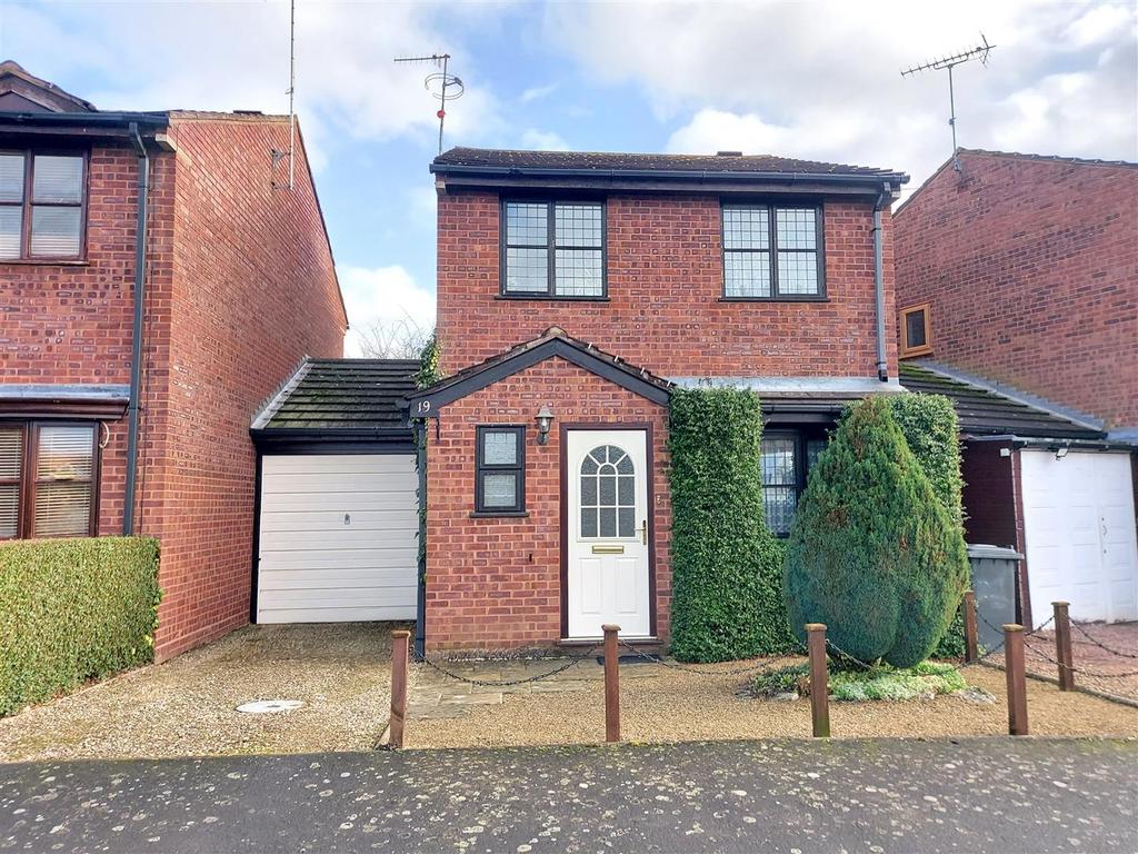 Kings Arms Lane, Stourport-On-Severn 3 bed link detached house - £235,000