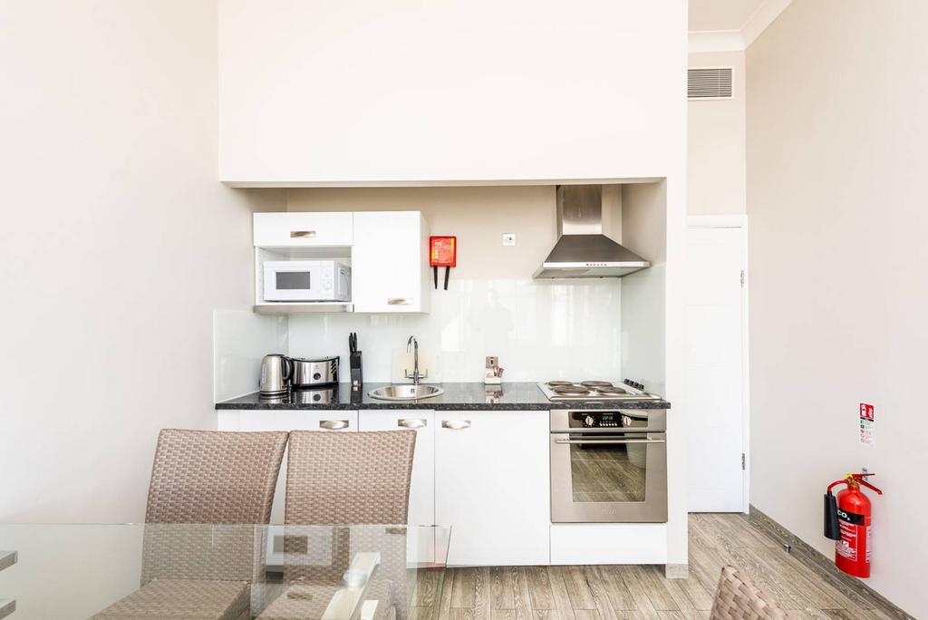 Earls Court, Earls Court, London, SW5 1 bed flat - £2,145 pcm (£495 pw)