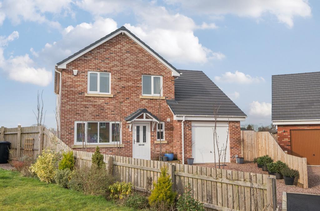 Norton Canon, Hereford HR4 4 bed detached house for sale - £450,000
