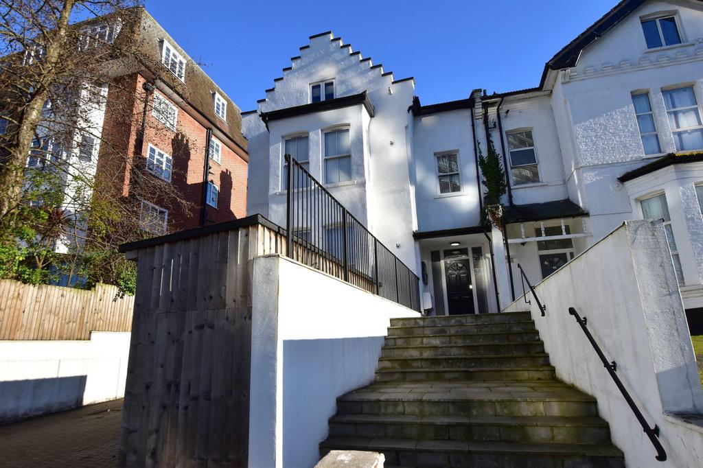 Shoot Up Hill, London NW2 2 bed apartment for sale - £550,000