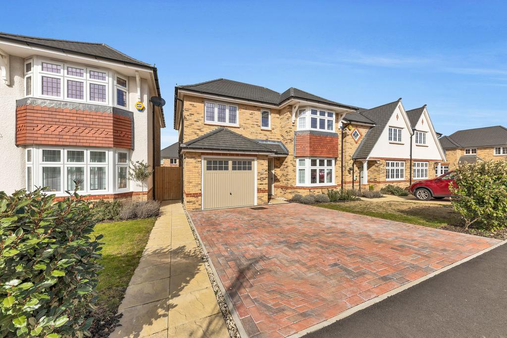 Hampshire Road, Royston SG8 4 bed detached house for sale - £615,000
