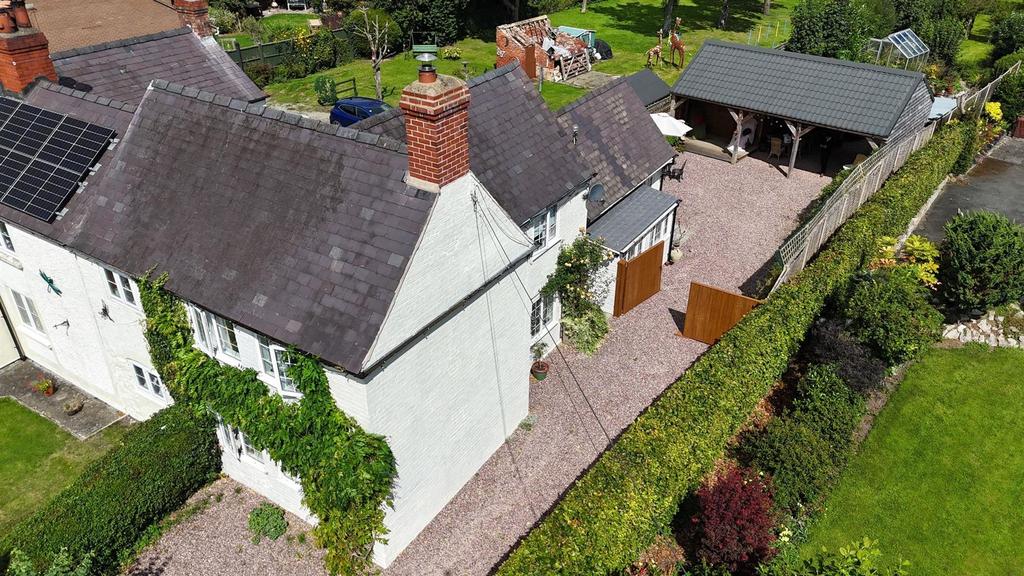 Maesbury Marsh 3 bed cottage for sale - £367,500
