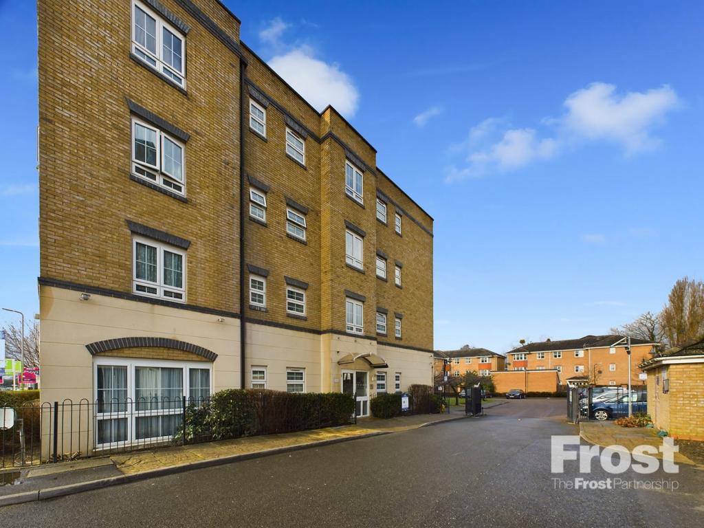 Holyhead Mews, Slough, Berkshire, SL1 2 bed apartment - £1,400 pcm (£ ...