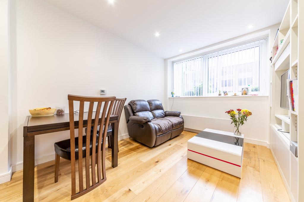 Lampton Road, Hounslow TW3 Studio - £1,250 pcm (£288 pw)