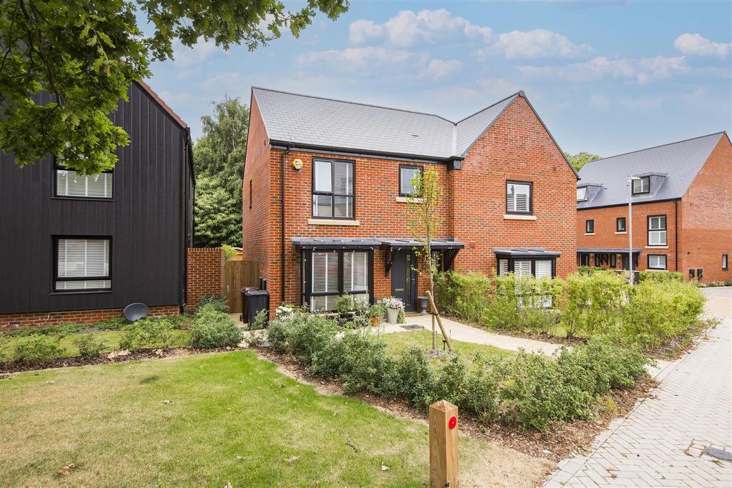 Aviator Drive, West Malling ME19 3 bed semi-detached house - £1,900 pcm ...