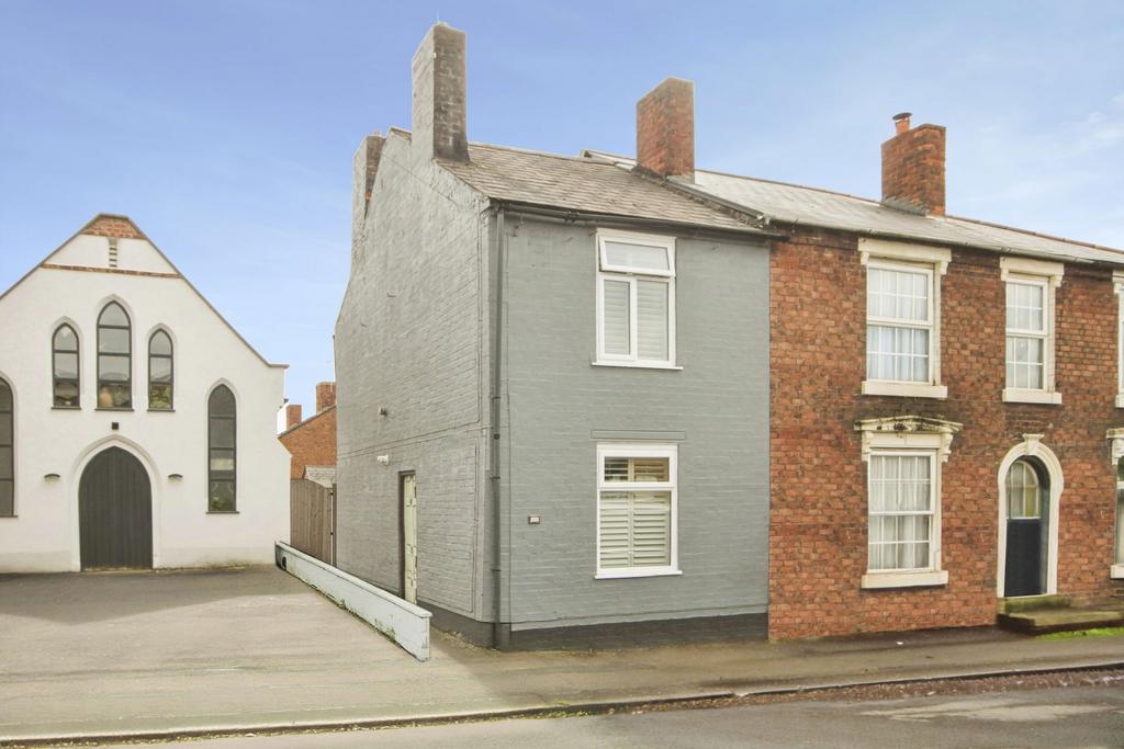King William Street, Stourbridge DY8 2 bed end of terrace house - £145,000