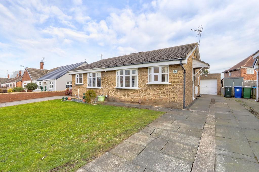 Hamilton Grove, Middlesbrough, TS6 2 bed semi-detached bungalow for ...