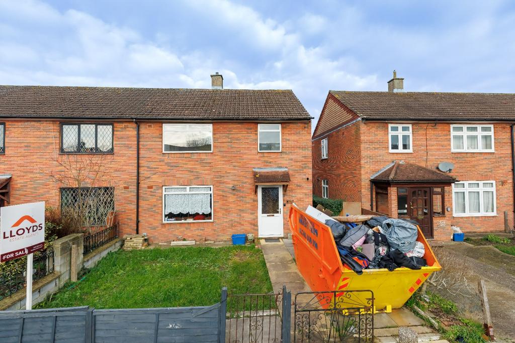 Roydon Close, Loughton, IG10 3 bed semi-detached house - £550,000