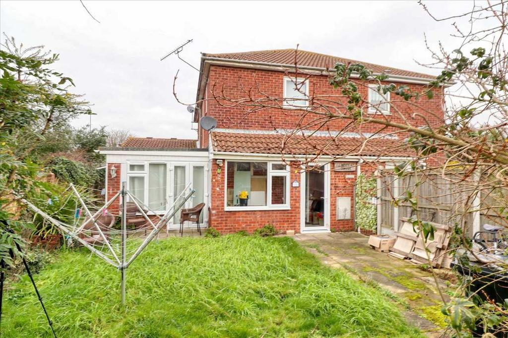 Clacton on Sea CO16 1 bed terraced house - £170,000