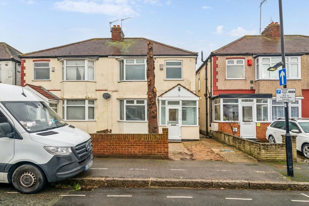 Bulstrode Road, Hounslow TW3 3 bed house - £2,750 pcm (£635 pw)