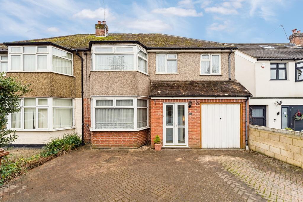 Pinner Road, Pinner HA5 5 bed semi-detached house - £799,950
