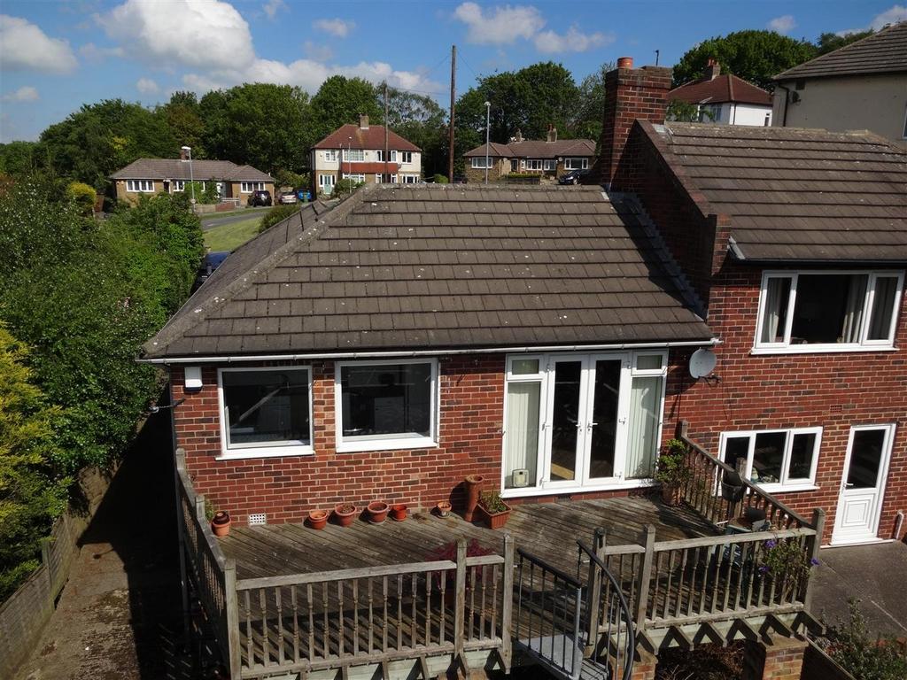 Haigh Wood Green, Cookridge, Leeds... 2 bed bungalow for sale - £230,000