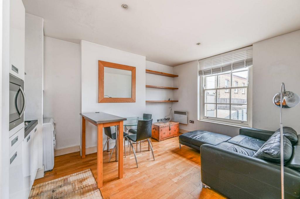 Clapham High Street, Clapham High... 1 bed flat - £2,200 pcm (£508 pw)