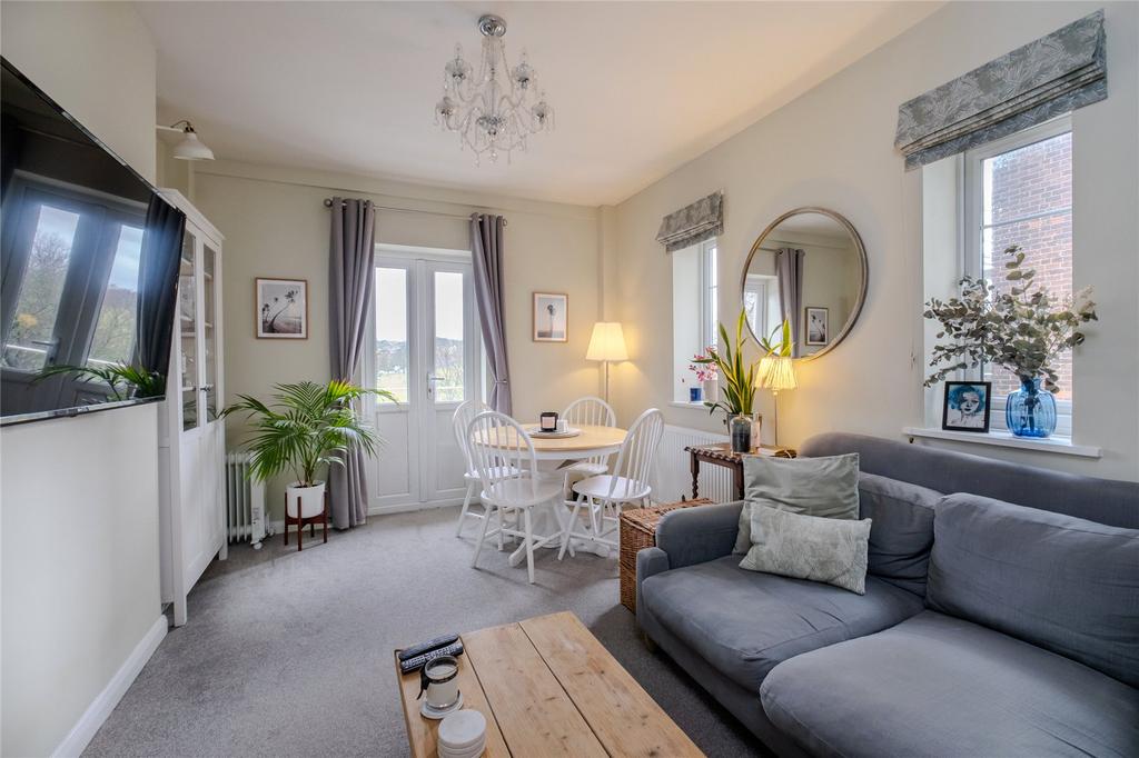 Streatham High Road, London SW16 2 bed apartment for sale - £335,000