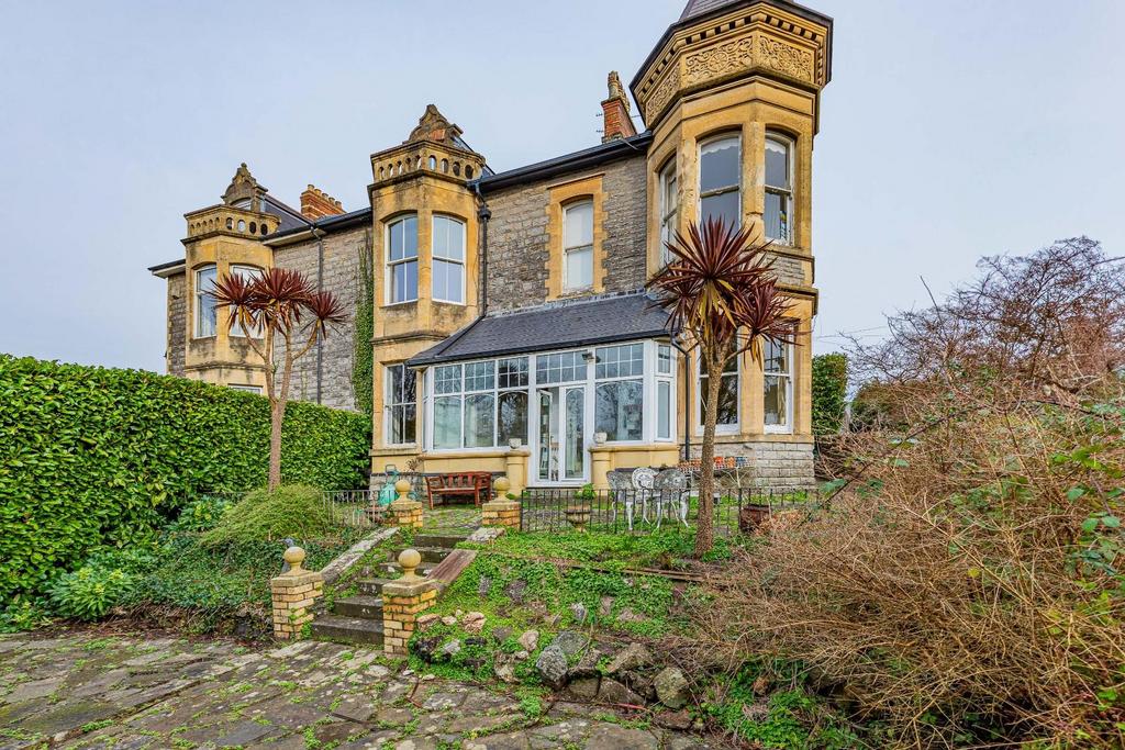 Beach Road, Penarth CF64 2 bed apartment - £400,000