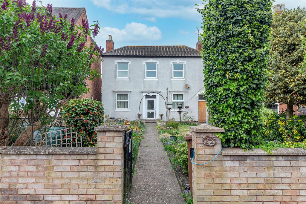 Happy Land North, Worcester 3 bed detached house - £300,000
