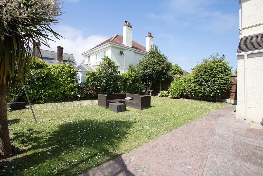 Avenue Vivier, St Peter Port... 1 bed property to rent - £795 pcm (£183 pw)