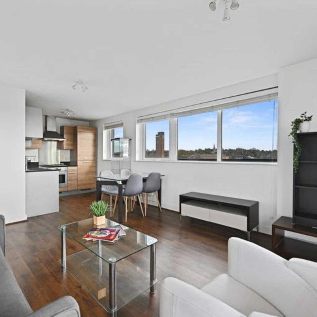 Tarves Way, Greenwich, SE10 9JU 2 bed flat - £2,050 pcm (£473 pw)