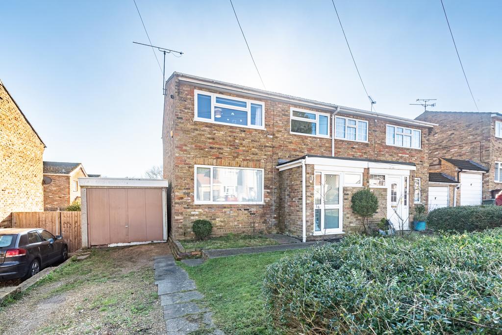 Farnborough GU14 3 bed semi-detached house - £400,000
