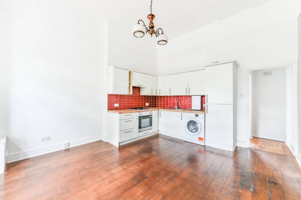 SELHURST ROAD, LONDON, SE25... 3 bed flat for sale - £310,000