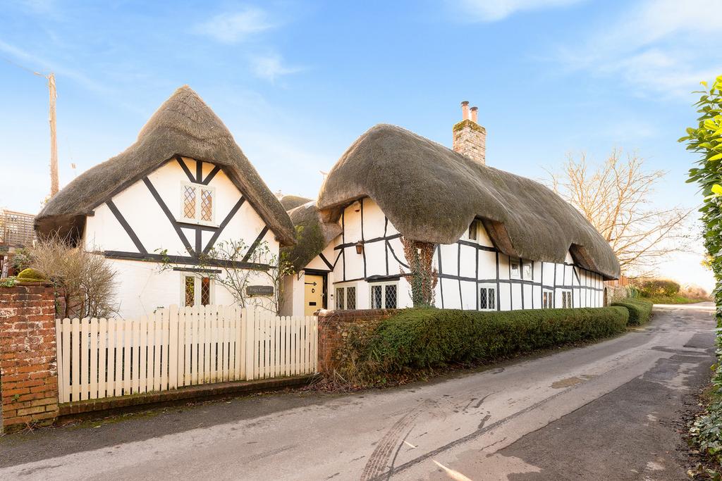 Five Bells Lane Nether Wallop... 3 bed cottage for sale - £1,100,000