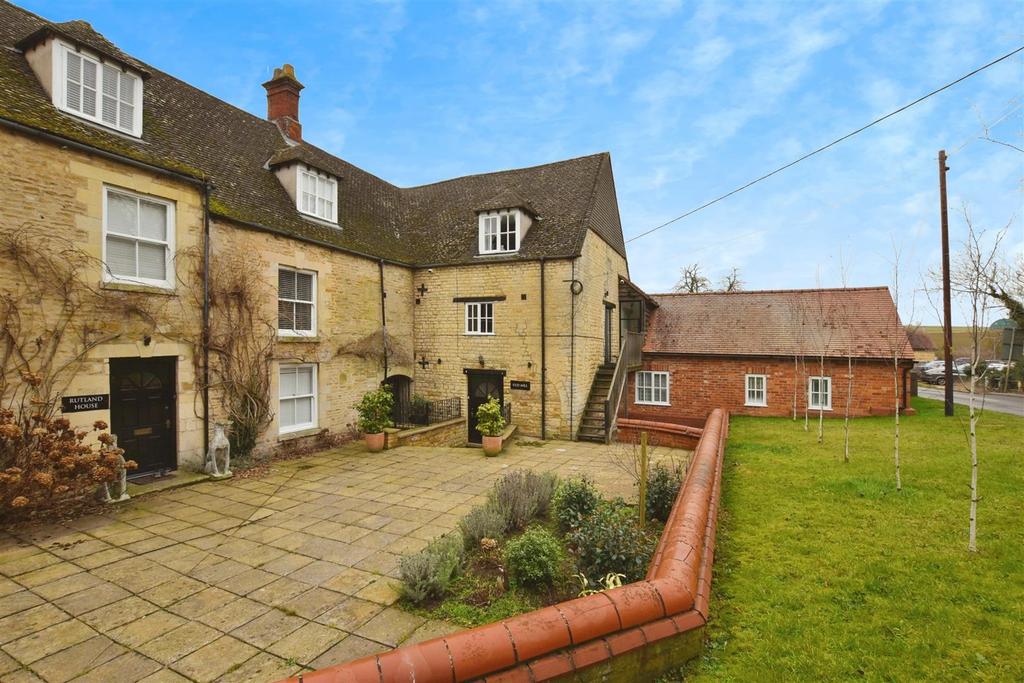 Station Road, South Luffenham 3 bed cottage - £2,700 pcm (£623 pw)
