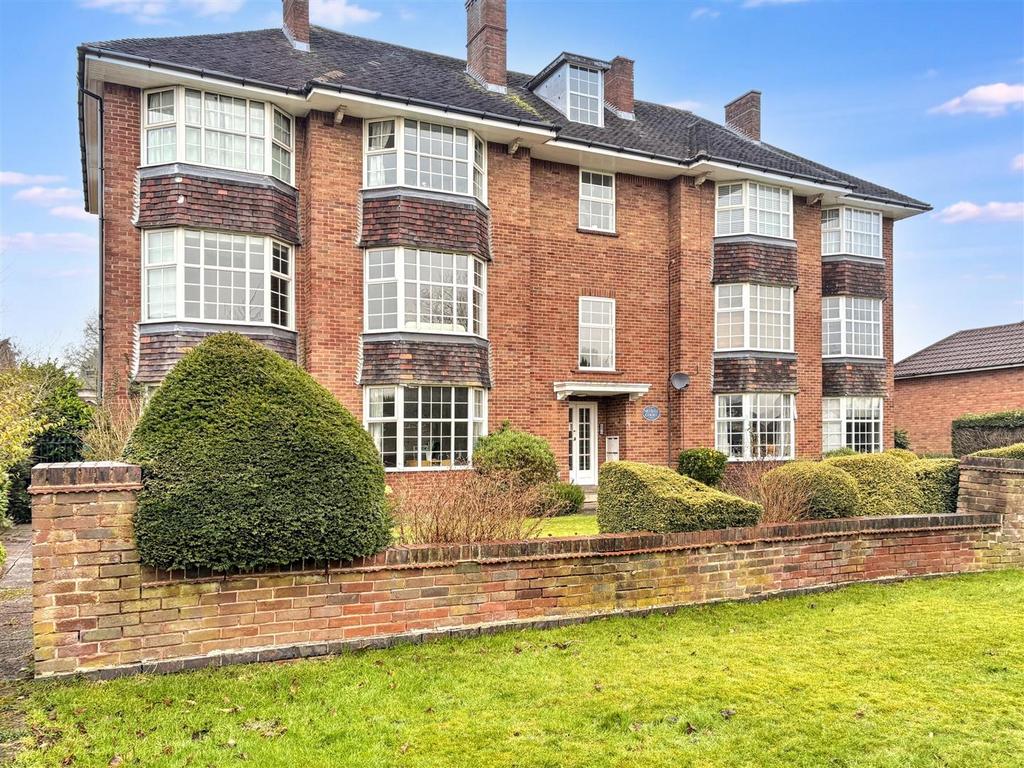 Chamberlain Road, Birmingham B13 2 bed flat - £200,000