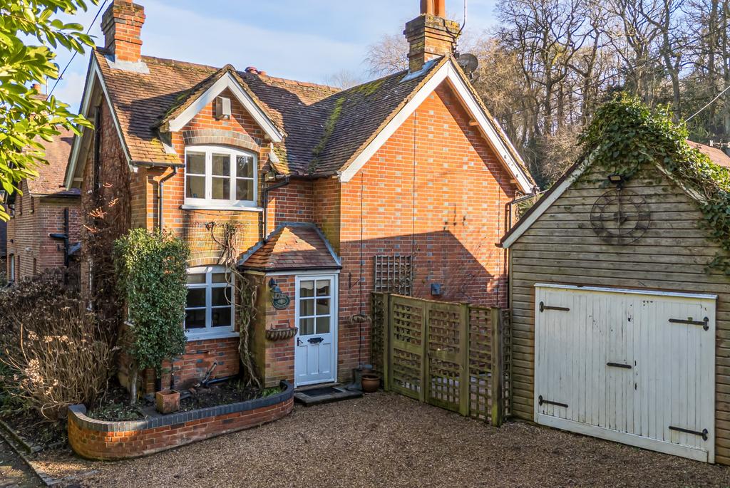 Rotten Row, Reading RG7 4 bed semi-detached house for sale - £700,000