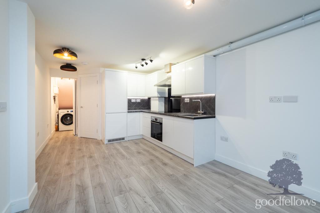 Borough Road, Mitcham CR4 1 bed maisonette - £1,450 pcm (£335 pw)