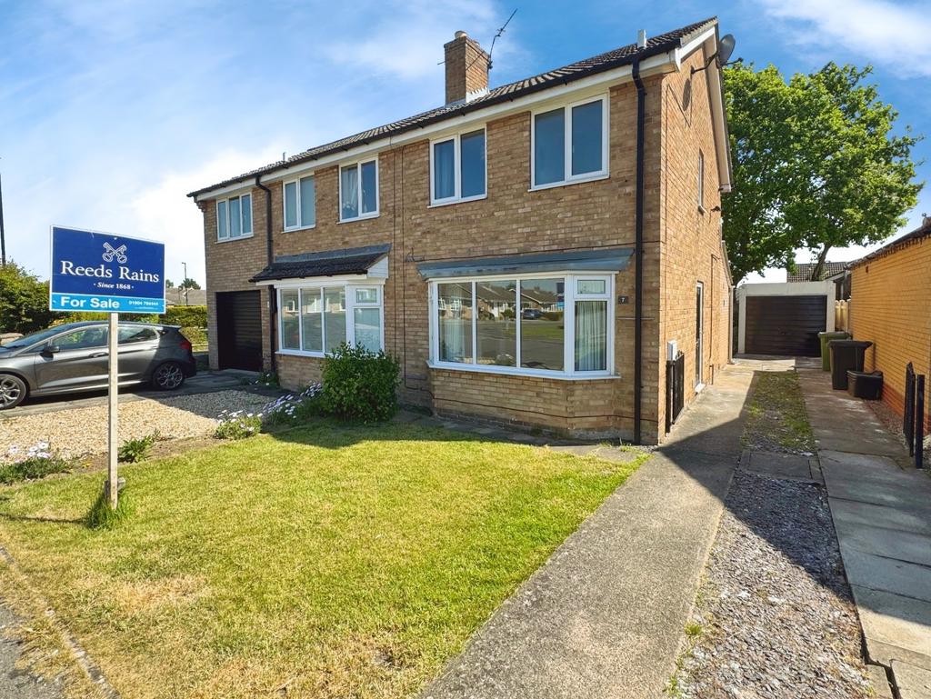 Kirkcroft, York YO32 2 bed semi-detached house - £250,000