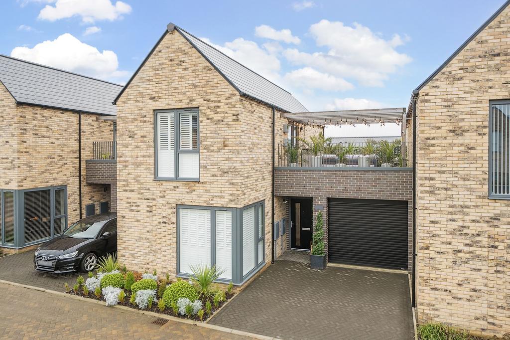 Fewston Drive, Harrogate, HG3 2 bed link detached house - £350,000