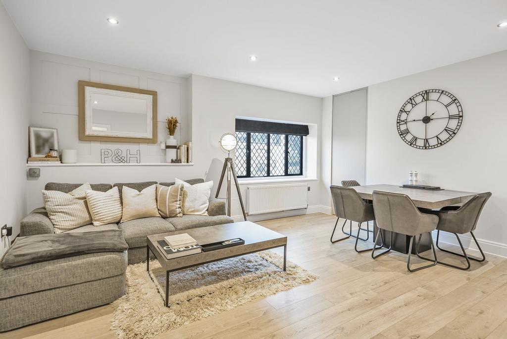 Herkomer House, Bushey, WD23 1 bed apartment - £1,450 pcm (£335 pw)