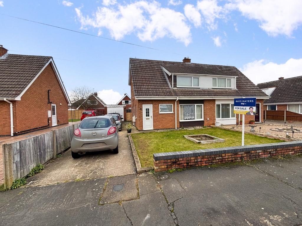St. Marys Drive, Sleaford NG34 3 bed semi-detached house - £200,000