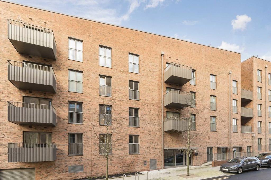 Explorer Way, London NW7 2 bed flat - £630,000
