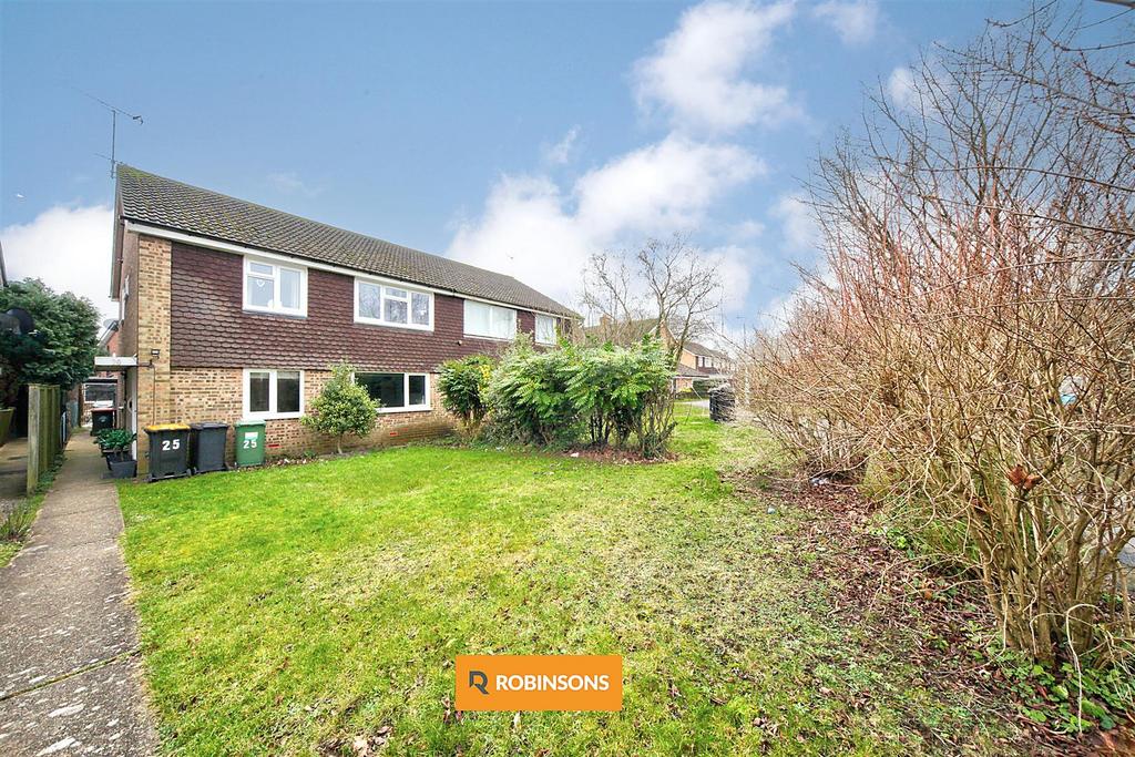 Bunhill Close, Dunstable 2 bed maisonette - £250,000