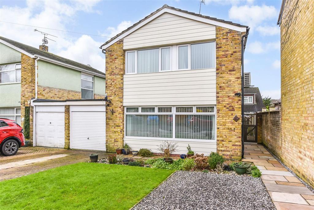 Stephen Close, Cowplain 3 bed detached house for sale - £400,000