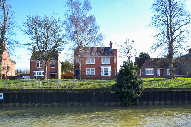 Cowbit Road, Spalding PE11 3 bed detached house for sale - £309,950