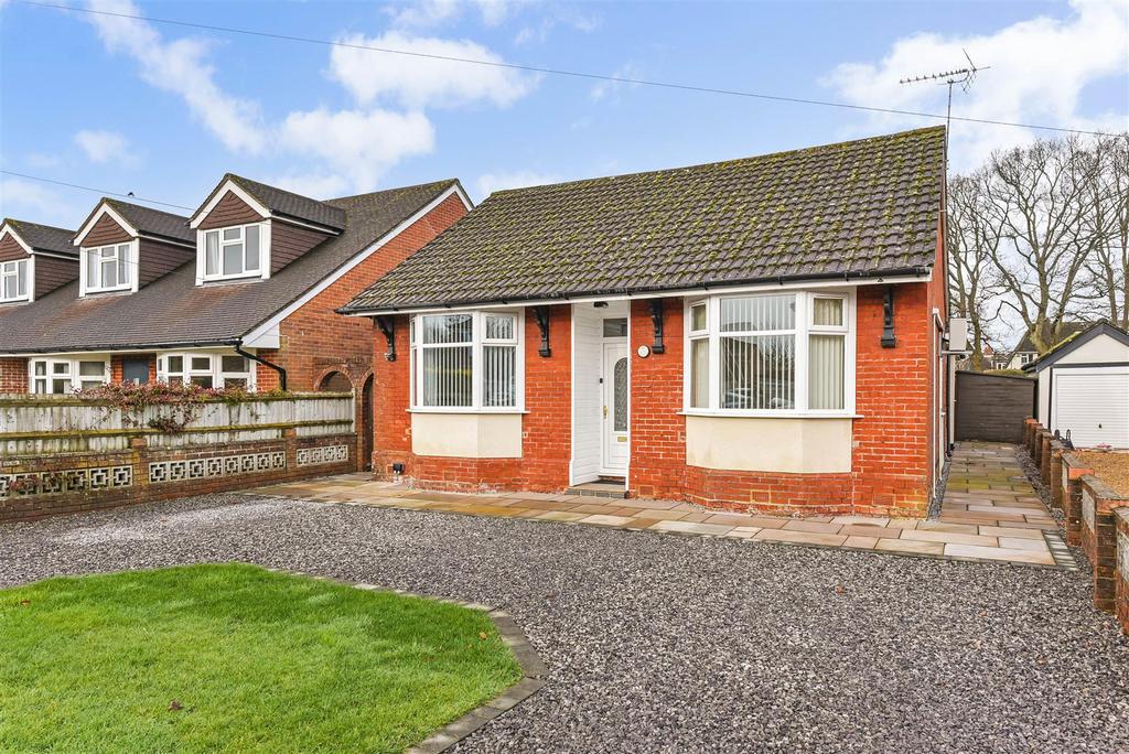 Idsworth Road, Cowplain 4 bed detached bungalow for sale - £550,000