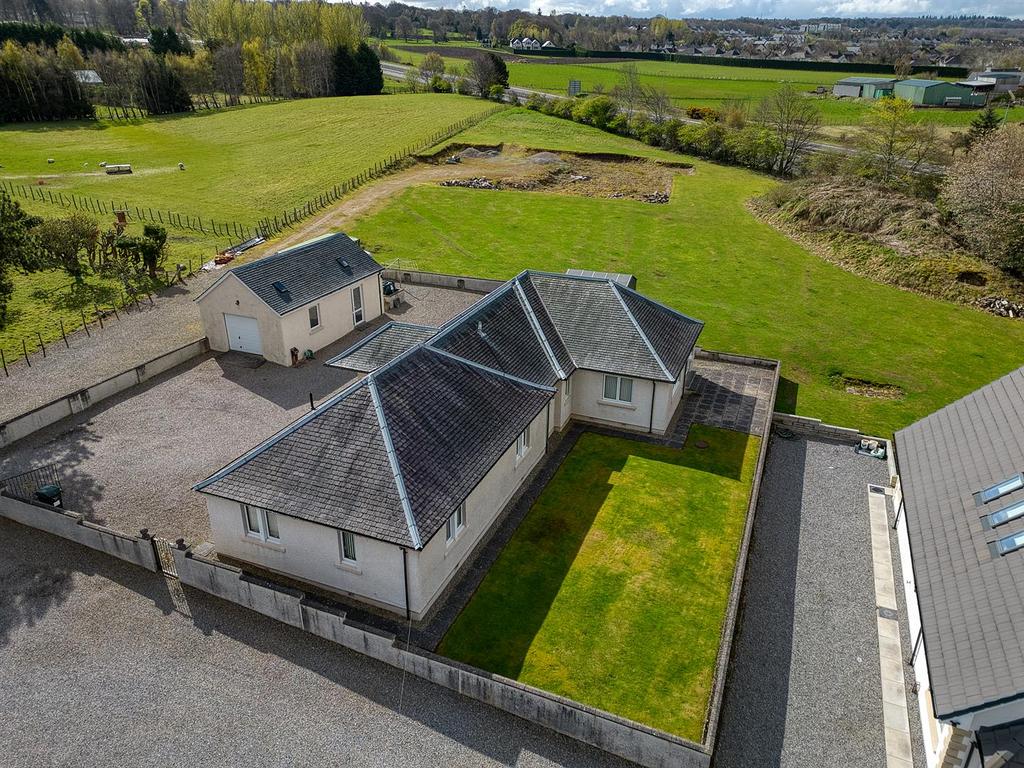 6 Inshes Holdings, Inverness 4 bed detached bungalow for sale - £360,000