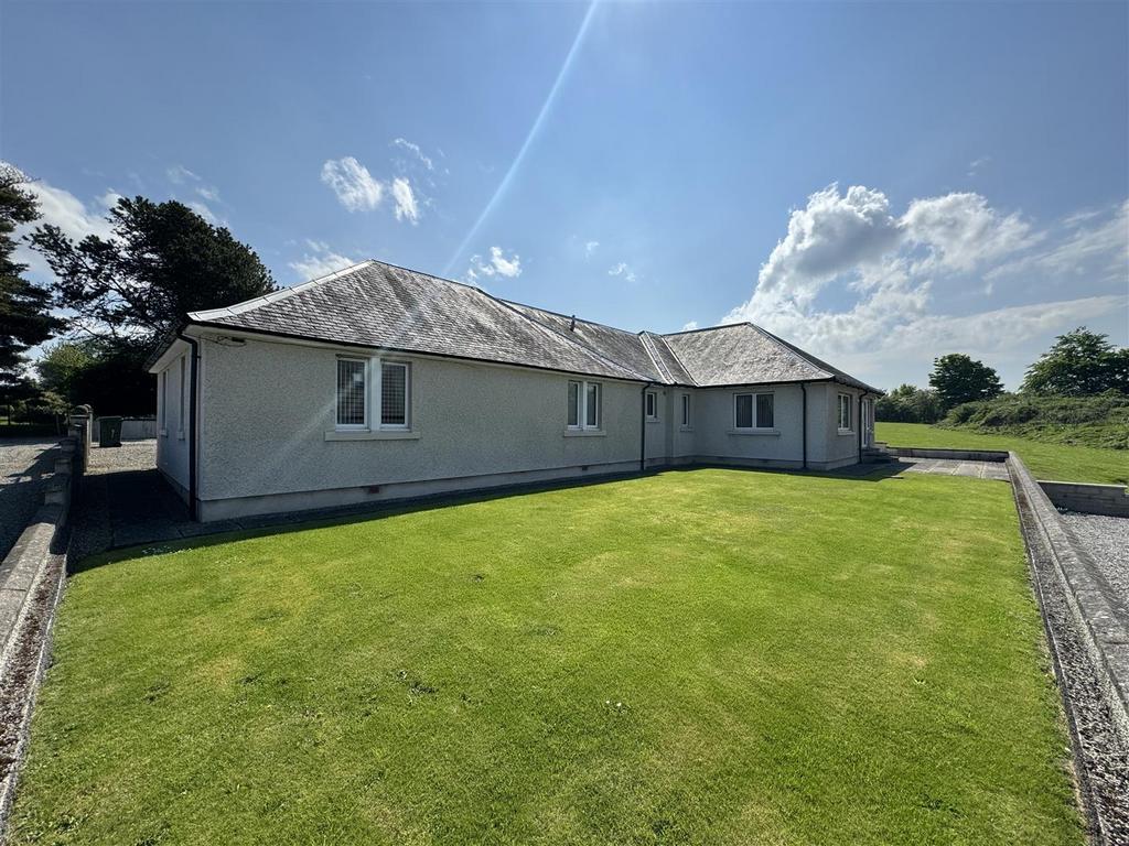 6 Inshes Holdings, Inverness 4 bed detached bungalow for sale - £360,000