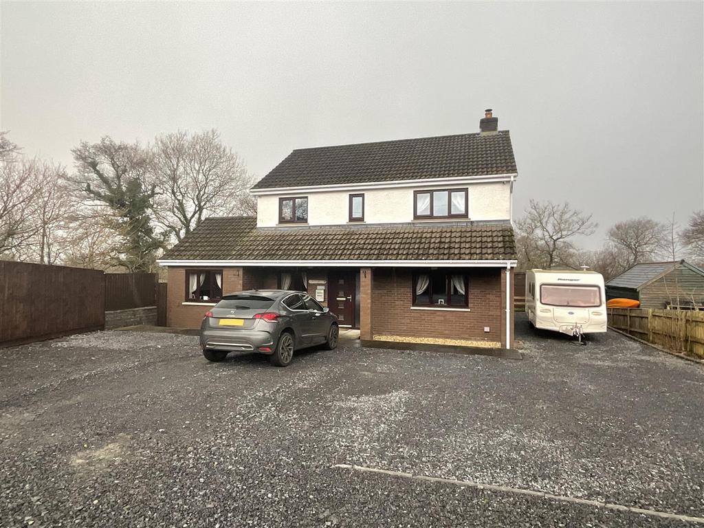 Ammanford SA18 4 bed detached house - £355,000