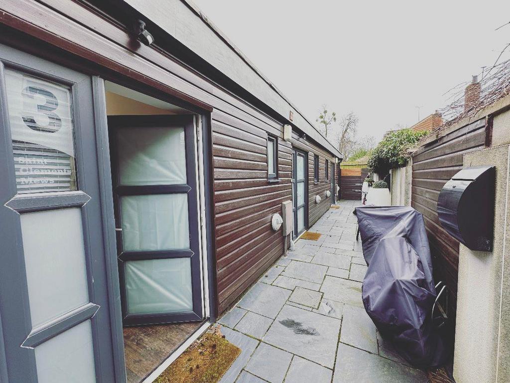 Saint Clements Mews, Cherwell Street 1 bed flat - £1,750 pcm (£404 pw)