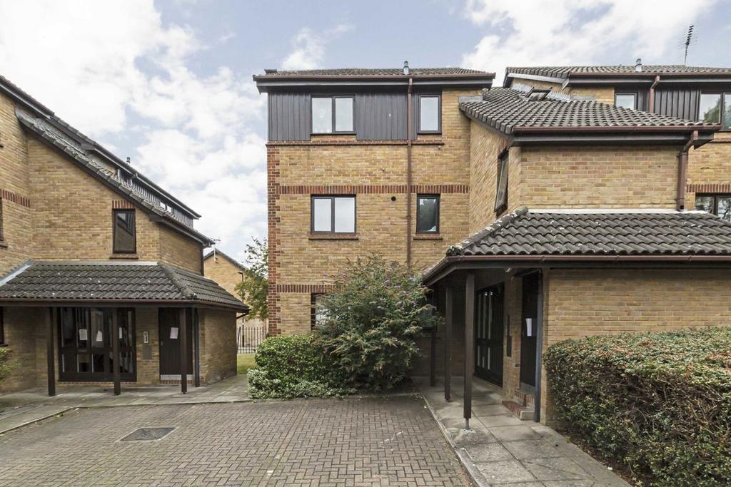 Bramber Court, Brentford TW8 1 bed flat - £1,599 pcm (£369 pw)