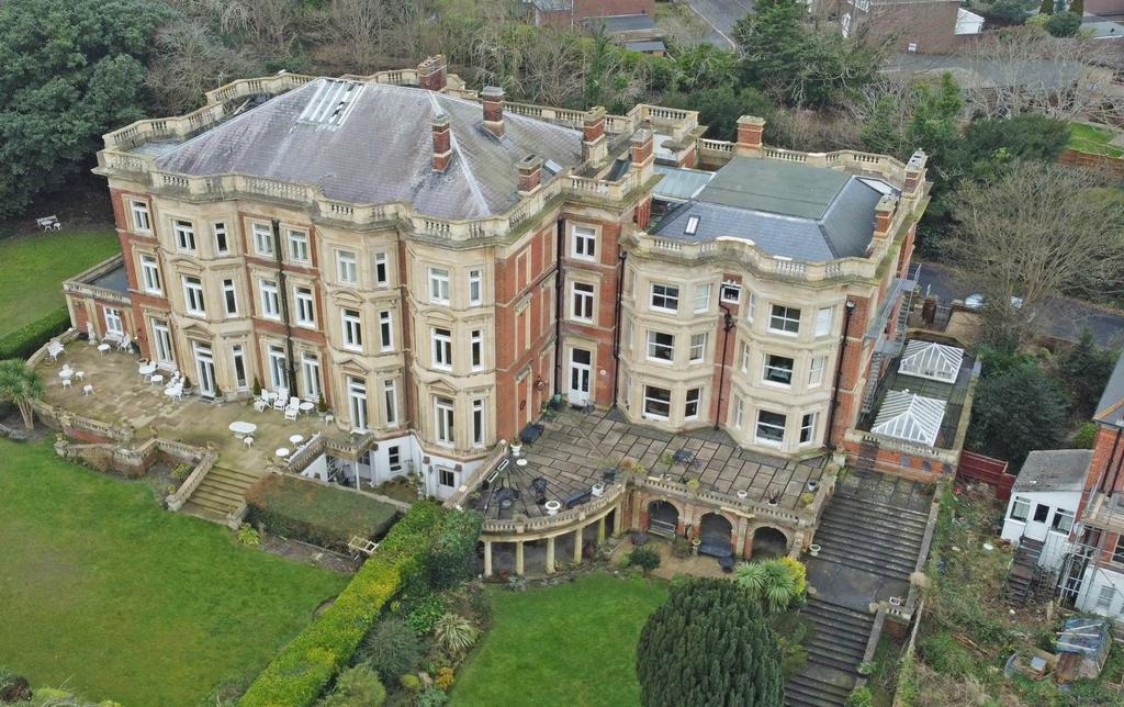 Meads Road, Eastbourne, BN20 7QB 3 bed flat - £582,950