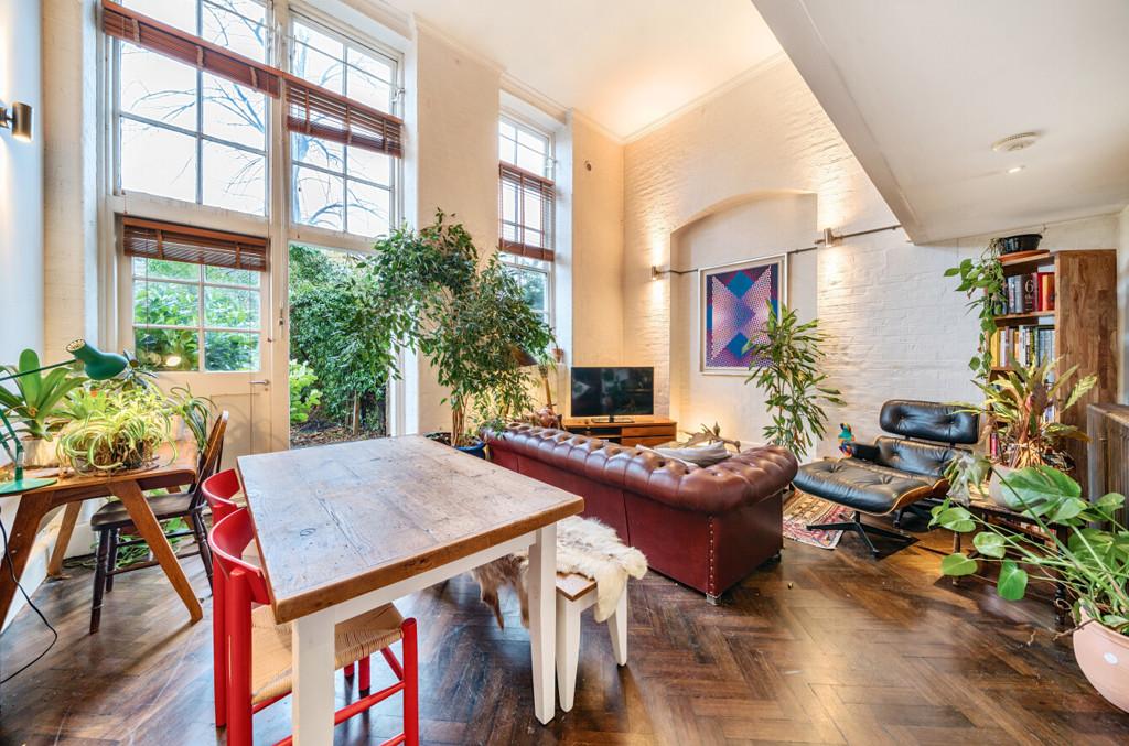 Pages Walk, London, SE1 2 bed apartment - £730,000