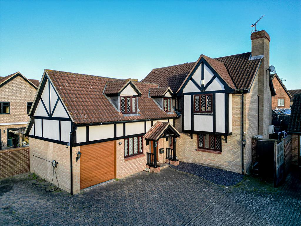 Downhall Park Way, Rayleigh, SS6 5 bed detached house for sale - £750,000
