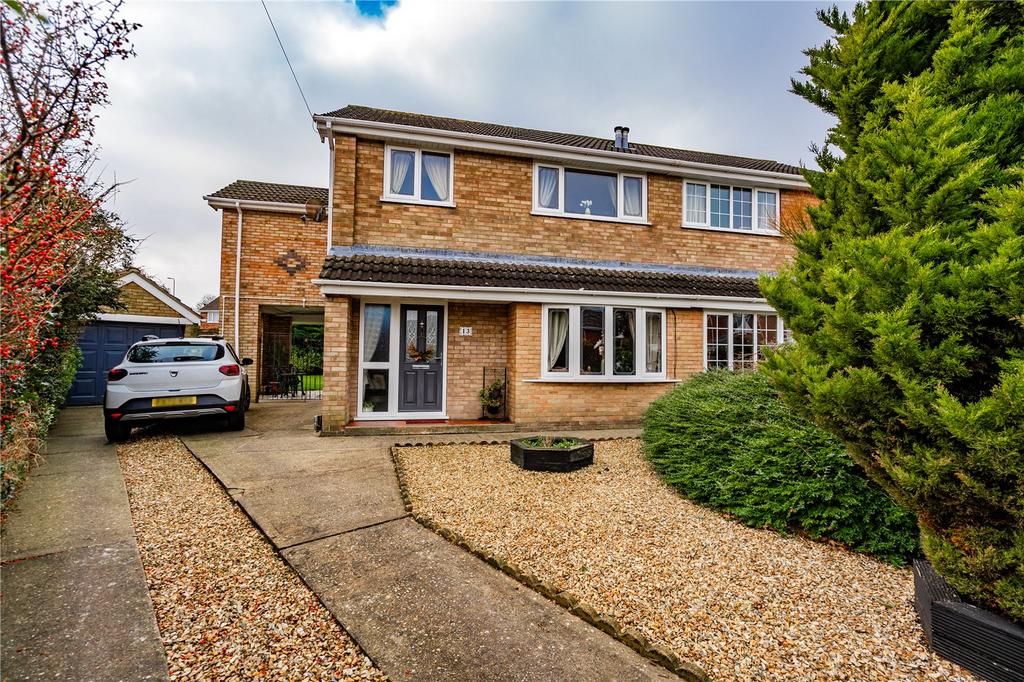 Timberley Drive, Grimsby... 4 bed semi-detached house - £210,000