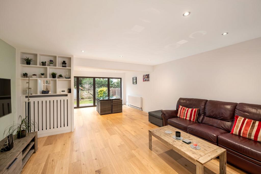 Durfold Drive, Reigate, RH2 3 bed terraced house - £2,300 pcm (£531 pw)