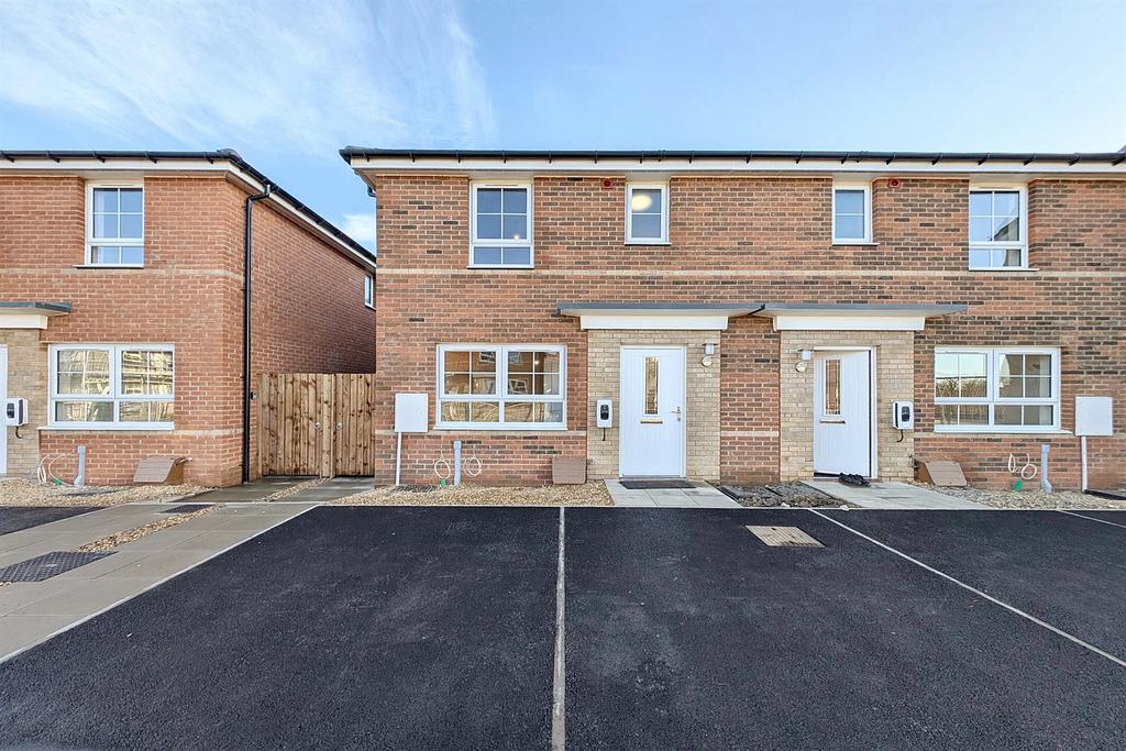 Cramlington NE23 3 bed semi-detached house - £1 pcm (£0 pw)